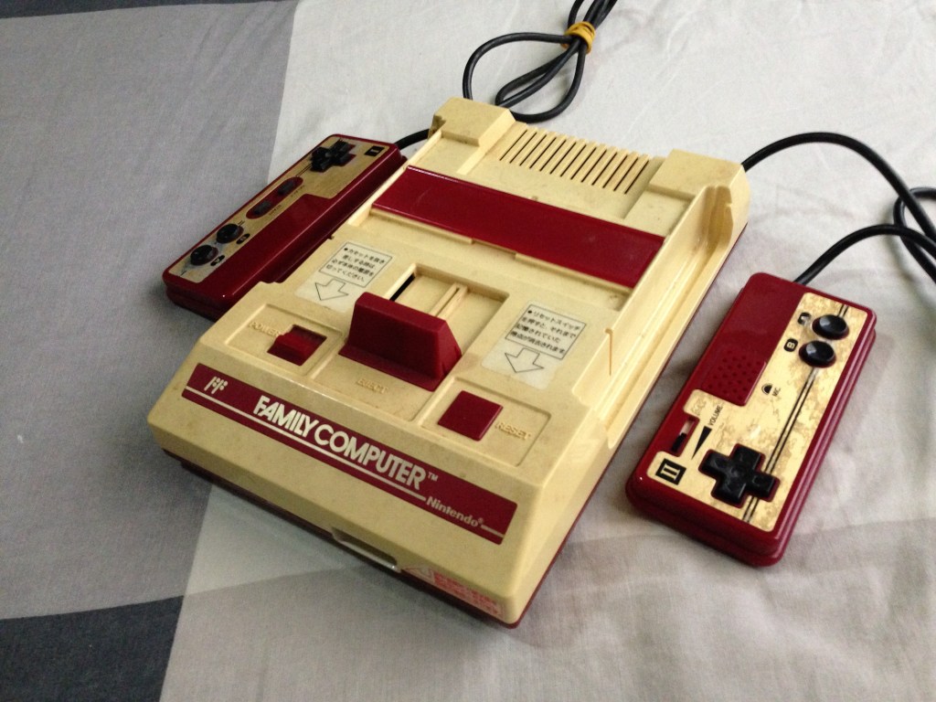Restoring a yellowed Famicom console – Nintendo Sega Japan!