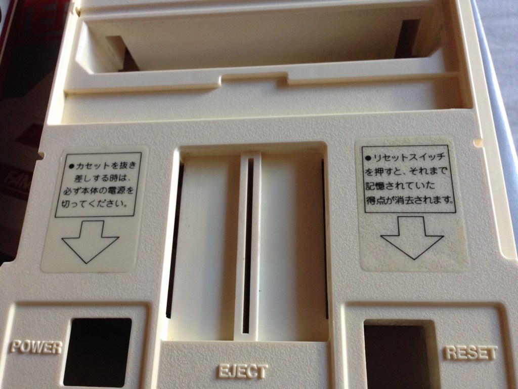 Restoring a yellowed Famicom console – Nintendo Sega Japan!